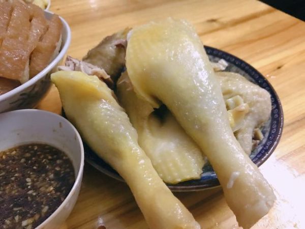 白切鸡怎么选鸡_白切鸡正宗做法-第1张图片-山城妙识 白切鸡怎么选鸡_白切鸡正宗做法-第1张图片-山城妙识