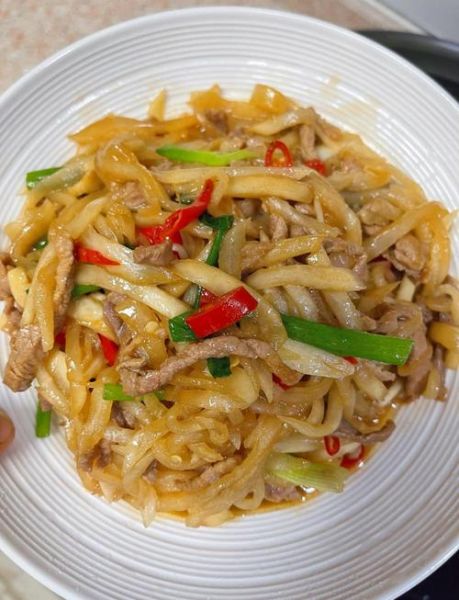 白萝卜炒肉怎么做_白萝卜炒肉热量高吗-第1张图片-山城妙识