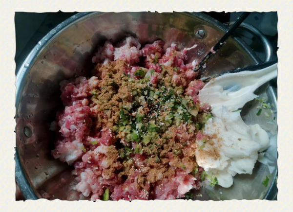 韭菜猪肉饺子怎么调馅_韭菜猪肉饺子馅要不要焯水-第2张图片-山城妙识