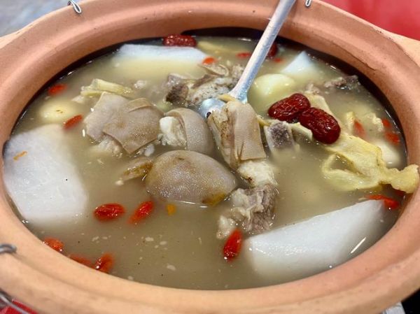 清汤羊肉火锅怎么选肉_清汤羊肉火锅去腥技巧-第1张图片-山城妙识 清汤羊肉火锅怎么选肉_清汤羊肉火锅去腥技巧-第1张图片-山城妙识