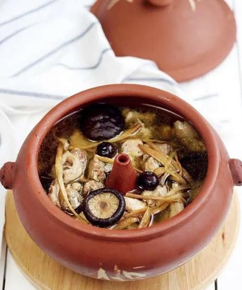 三七汽锅鸡正宗做法_三七汽锅鸡怎么做才地道-第1张图片-山城妙识 三七汽锅鸡正宗做法_三七汽锅鸡怎么做才地道-第1张图片-山城妙识