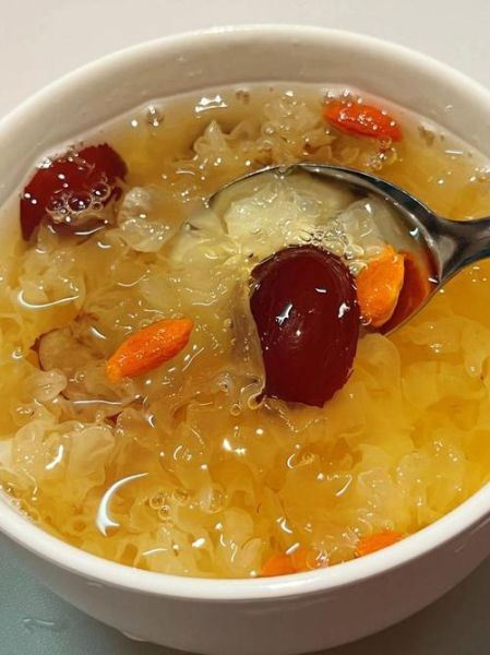 红枣银耳羹怎么做_红枣银耳羹的做法步骤-第1张图片-山城妙识