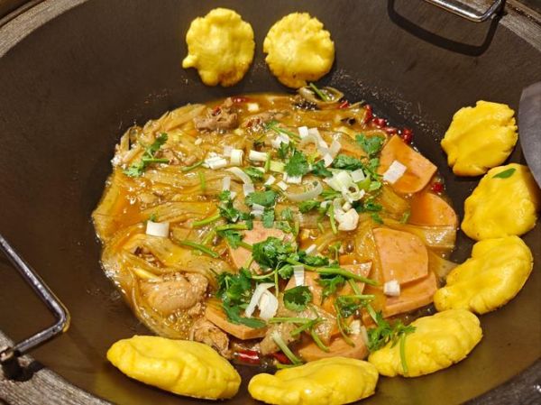 铁锅炖鱼放什么配菜_铁锅炖鱼配菜推荐-第2张图片-山城妙识 铁锅炖鱼放什么配菜_铁锅炖鱼配菜推荐-第2张图片-山城妙识