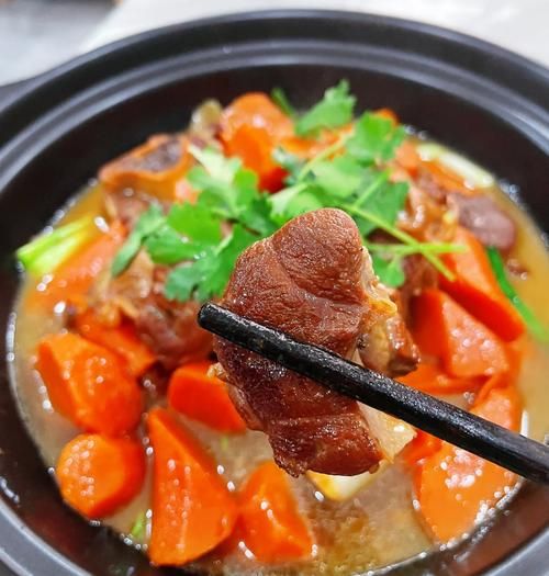 羊肉炖胡萝卜的功效与作用_冬天吃羊肉炖胡萝卜会上火吗-第1张图片-山城妙识