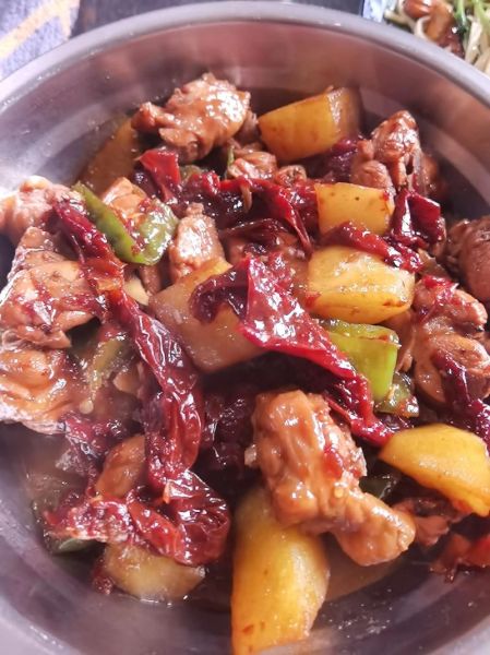 麻辣大盘鸡怎么做_正宗新疆做法-第1张图片-山城妙识 麻辣大盘鸡怎么做_正宗新疆做法-第1张图片-山城妙识