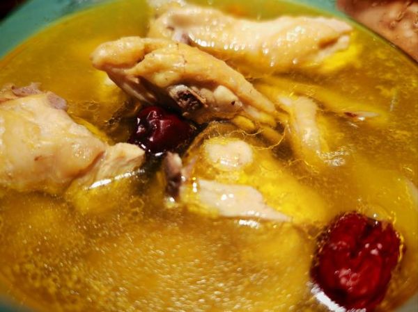 鸡汤炖豆腐怎么做_鸡汤炖豆腐需要焯水吗-第3张图片-山城妙识