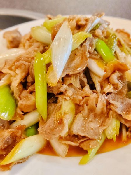 葱爆羊肉怎么做最好吃_羊肉不膻的秘诀-第1张图片-山城妙识