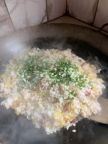 锅巴洋芋饭怎么做_锅巴洋芋饭用什么锅-第1张图片-山城妙识 锅巴洋芋饭怎么做_锅巴洋芋饭用什么锅-第1张图片-山城妙识