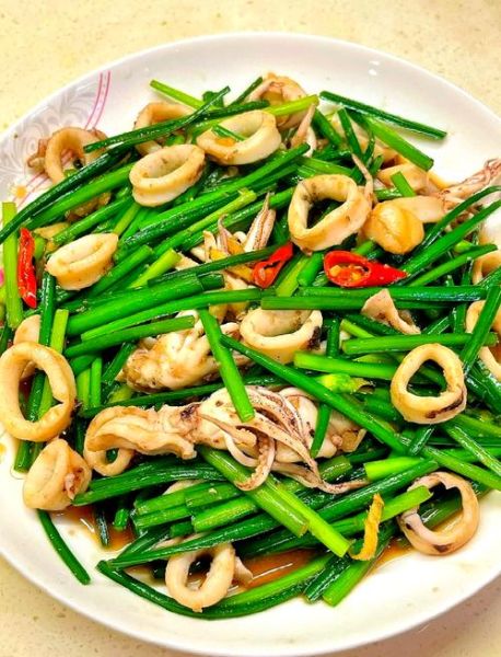 韭菜炒鱿鱼头怎么做_韭菜炒鱿鱼头家常做法-第1张图片-山城妙识