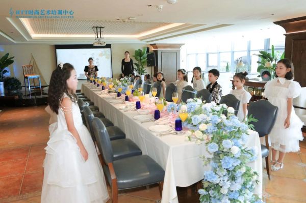 西餐礼仪培训课程_如何优雅吃西餐-第2张图片-山城妙识