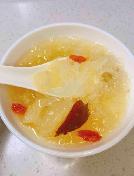 雪梨银耳汤的功效与做法_雪梨银耳汤怎么做润肺止咳-第1张图片-山城妙识 雪梨银耳汤的功效与做法_雪梨银耳汤怎么做润肺止咳-第1张图片-山城妙识