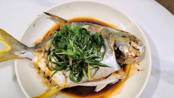 金鲳鱼怎么做好吃_清蒸金鲳鱼的家常做法-第3张图片-山城妙识