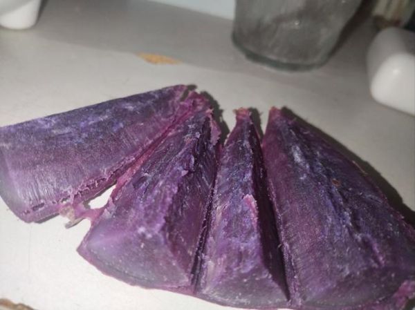 黑土豆和紫薯的区别_哪个更营养-第1张图片-山城妙识