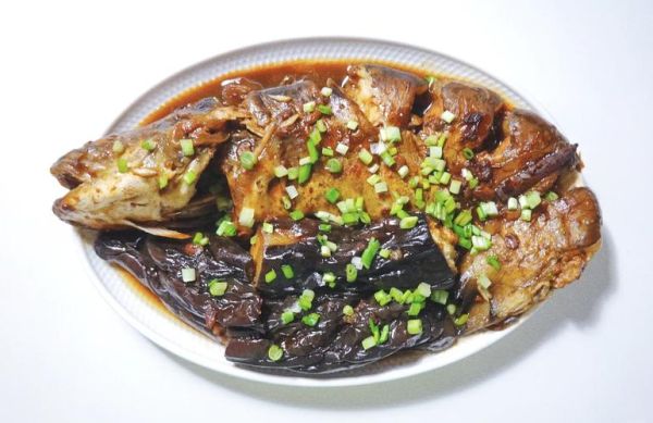 鲶鱼炖茄子怎么做_鲶鱼炖茄子家常做法-第2张图片-山城妙识