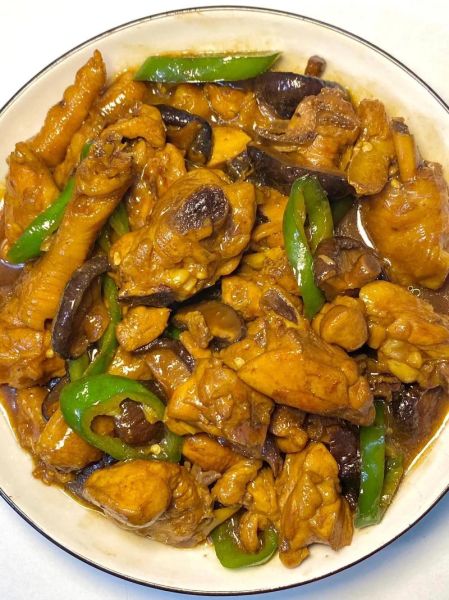 香菇焖鸡怎么做好吃_香菇焖鸡的家常做法步骤-第1张图片-山城妙识