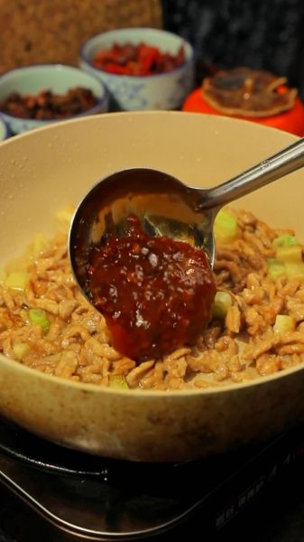 鱼香肉丝配料有哪些_正宗做法需要哪些调料-第1张图片-山城妙识