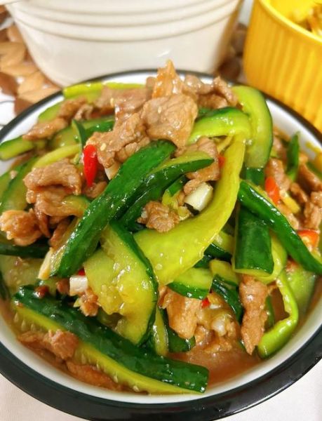 黄瓜炒肉怎么炒_黄瓜炒肉先炒哪个-第1张图片-山城妙识