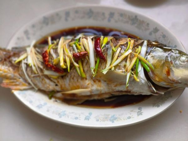 鲤鱼怎么做好吃_清蒸鲤鱼的做法步骤-第2张图片-山城妙识