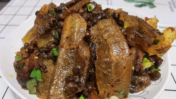 豆豉蒸腊肉怎么做_豆豉蒸腊肉的家常做法-第3张图片-山城妙识