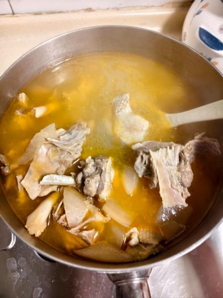 酸萝卜老鸭汤怎么炖_老鸭汤酸萝卜放多少-第3张图片-山城妙识