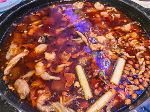 鱼头火锅怎么做好吃_鱼头火锅底料配方-第3张图片-山城妙识