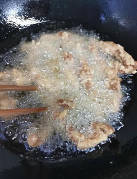 里脊肉怎么炸酥脆_炸里脊肉用什么粉-第1张图片-山城妙识
