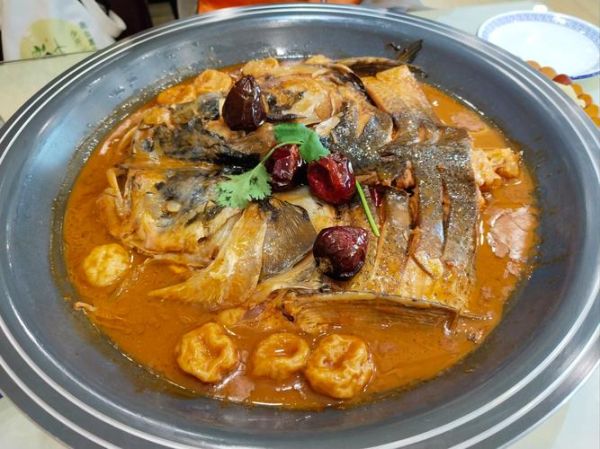 鱼头泡饼配菜有哪些_鱼头泡饼里加什么菜最好吃-第1张图片-山城妙识