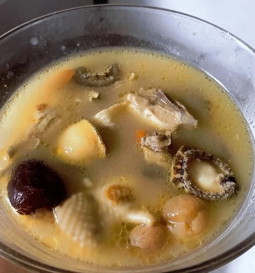 鲜鲍鱼炖鸡汤的做法_鲜鲍鱼炖鸡汤怎么做好吃-第1张图片-山城妙识