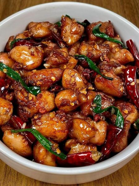 重庆辣子鸡丁家常做法_怎么做才够麻辣-第1张图片-山城妙识