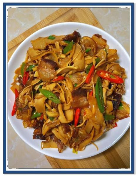 炒熏肉的家常做法_炒熏肉怎么做好吃-第2张图片-山城妙识