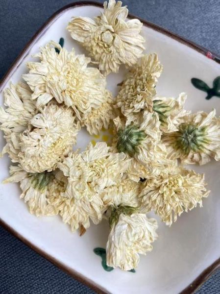 黄山白菊花泡水喝的功效_黄山白菊花有什么副作用-第1张图片-山城妙识