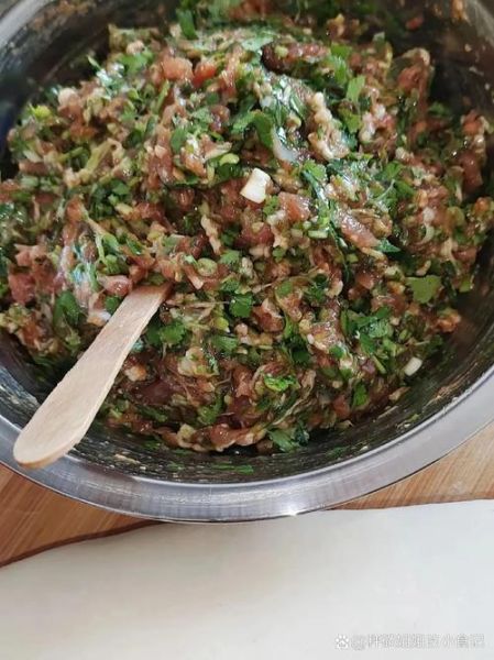 香菜做饺子馅用焯水吗_香菜饺子馅焯水技巧-第3张图片-山城妙识