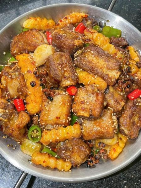 香辣干锅土豆排骨怎么做_干锅排骨为什么先炸后炒-第1张图片-山城妙识
