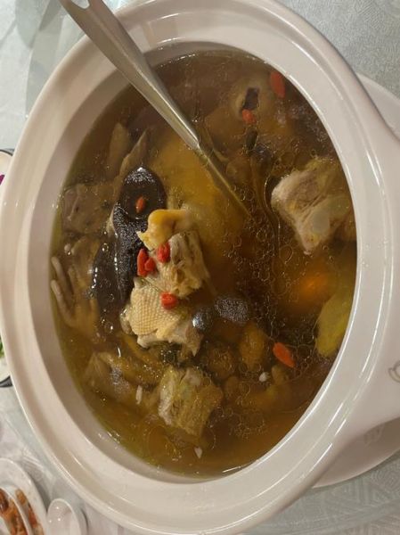 鸭肉怎么煲汤好喝_鸭肉煲汤放什么配料-第2张图片-山城妙识