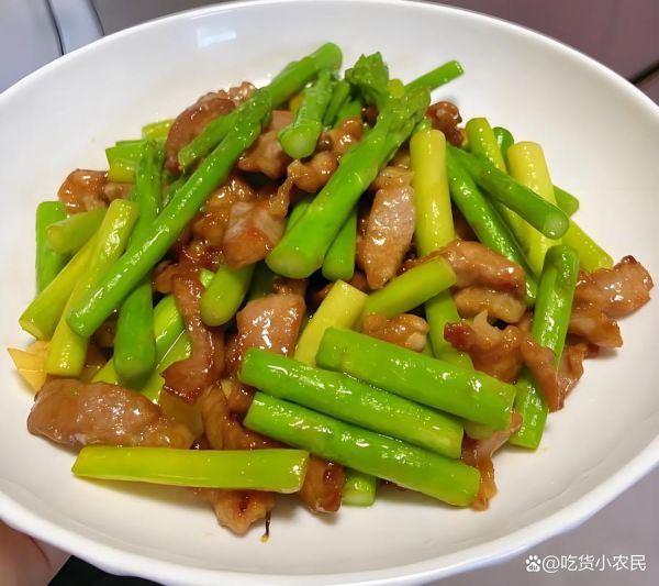 芦笋炒肉丝怎么做_芦笋炒肉丝需要焯水吗-第2张图片-山城妙识