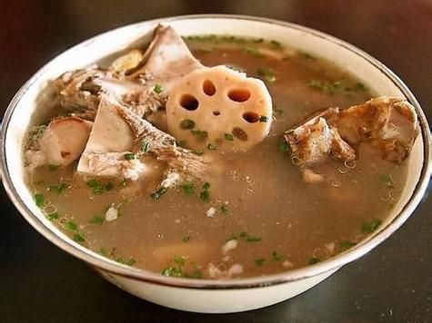 排骨炖藕怎么做汤不黑_排骨藕汤发黑原因-第3张图片-山城妙识