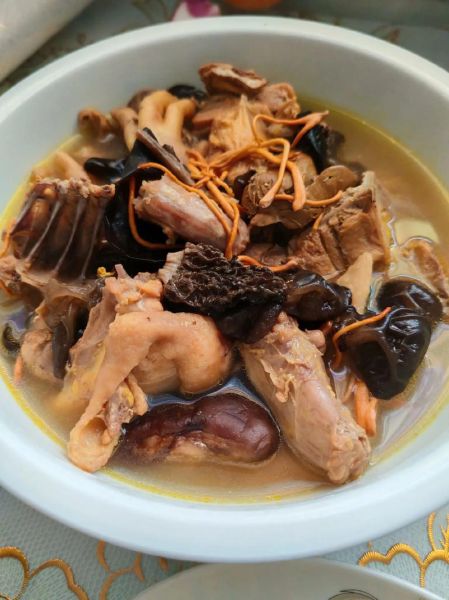 香菇炖鸡汤怎么做_香菇炖鸡汤的家常做法-第1张图片-山城妙识