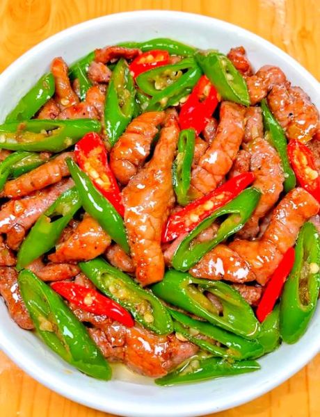 青椒炒牛肉热量高吗_适合减脂期吃吗-第1张图片-山城妙识 青椒炒牛肉热量高吗_适合减脂期吃吗-第1张图片-山城妙识