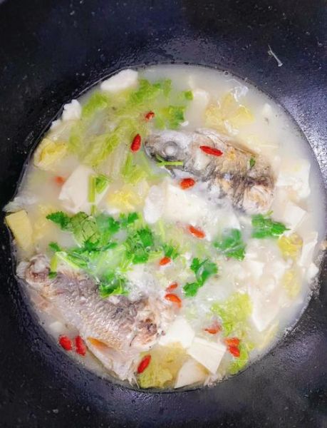 怎么炖鱼汤是乳白色_鱼汤奶白技巧-第1张图片-山城妙识