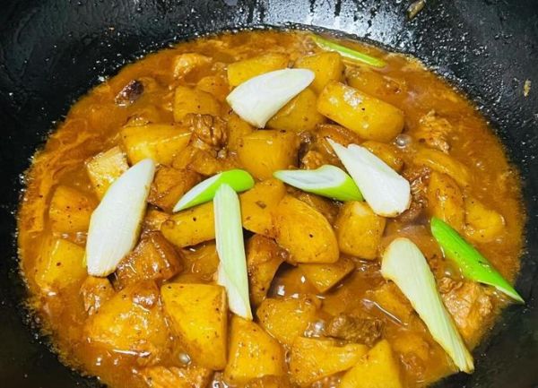 土豆烧肉怎么做_土豆烧肉先炒肉还是先炒土豆-第1张图片-山城妙识