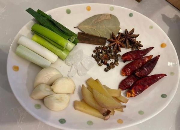 卤鸡爪怎么卤才入味_卤料配方比例是多少-第2张图片-山城妙识