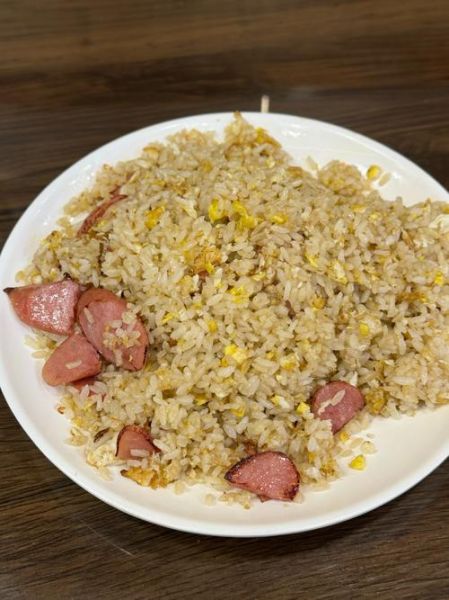 腊肠炒饭怎么做_腊肠炒饭家常做法-第1张图片-山城妙识