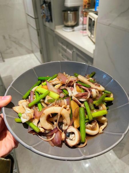 鱿鱼炒洋葱怎么做好吃_鱿鱼炒洋葱的秘诀-第1张图片-山城妙识