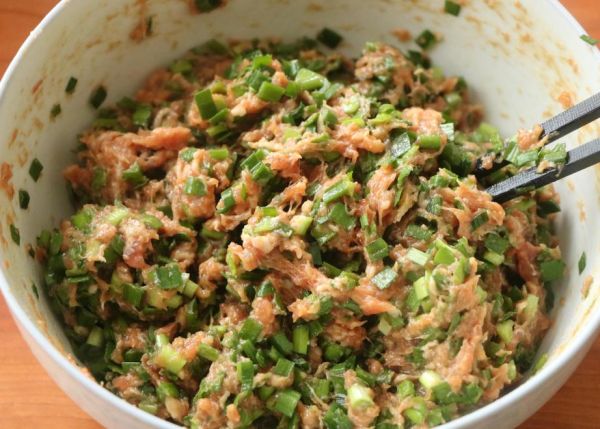 韭菜肉馅饺子怎么调馅_韭菜饺子馅怎么调才不出水-第1张图片-山城妙识