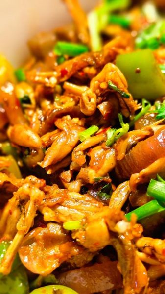 香辣牛蛙四川做法_牛蛙怎么做好吃又嫩-第1张图片-山城妙识