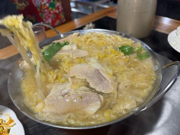 酸菜汆白肉怎么做_酸菜汆白肉的家常做法-第1张图片-山城妙识