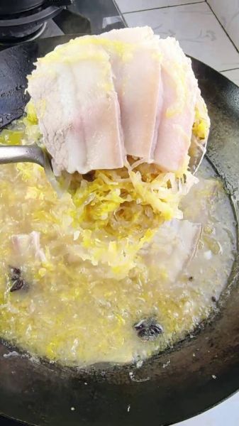 酸菜汆白肉怎么做_酸菜汆白肉的家常做法-第2张图片-山城妙识