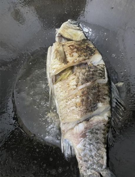 鲫鱼豆腐汤怎么做_鲫鱼豆腐汤的做法步骤-第3张图片-山城妙识