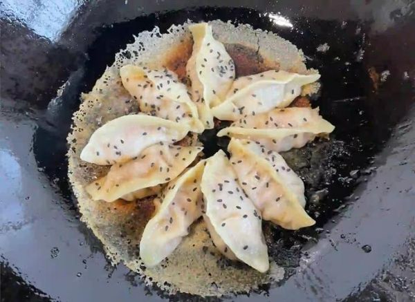 速冻水饺怎么煎不破皮_速冻水饺煎饺的做法-第2张图片-山城妙识
