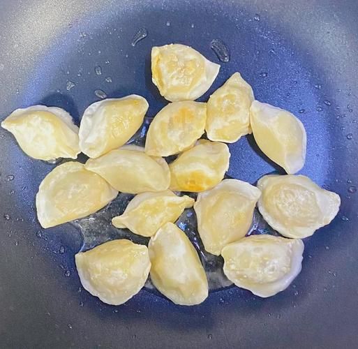速冻水饺怎么煎不破皮_速冻水饺煎饺的做法-第3张图片-山城妙识